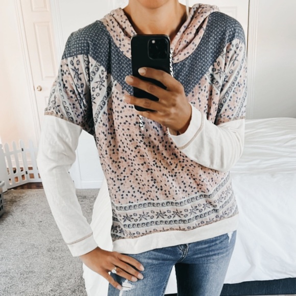 gimmicks by BKE | Tops | Gimmicks By Bke Sweatshirt | Poshmark